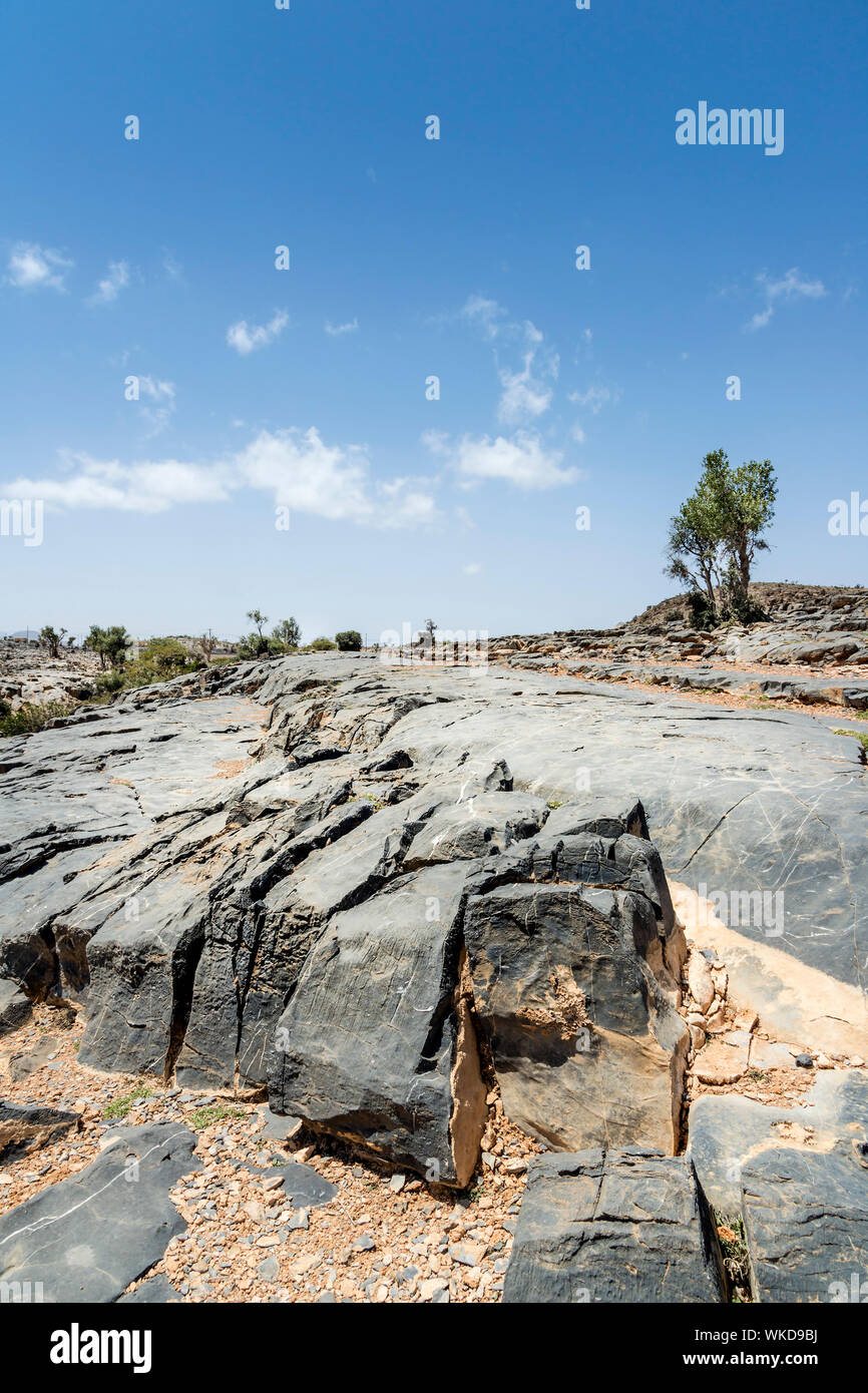Image of rocks on mountain Jebel Shams in Oman Stock Photo - Alamy