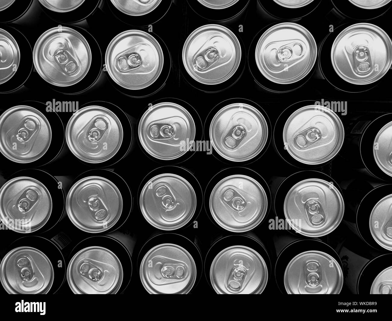Row of beer cans hi-res stock photography and images - Alamy
