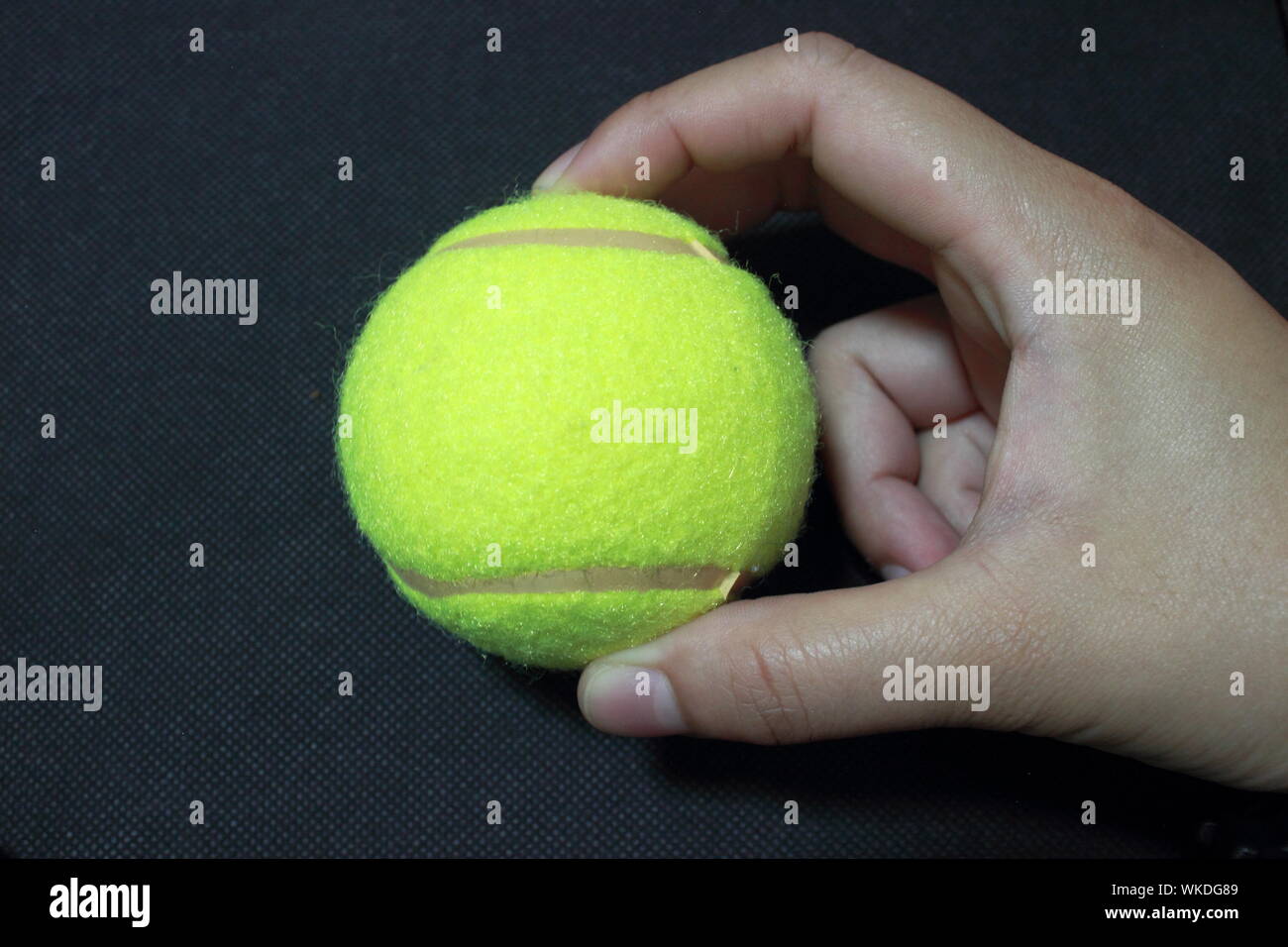 Hand holding tennis ball hi-res stock photography and images - Alamy