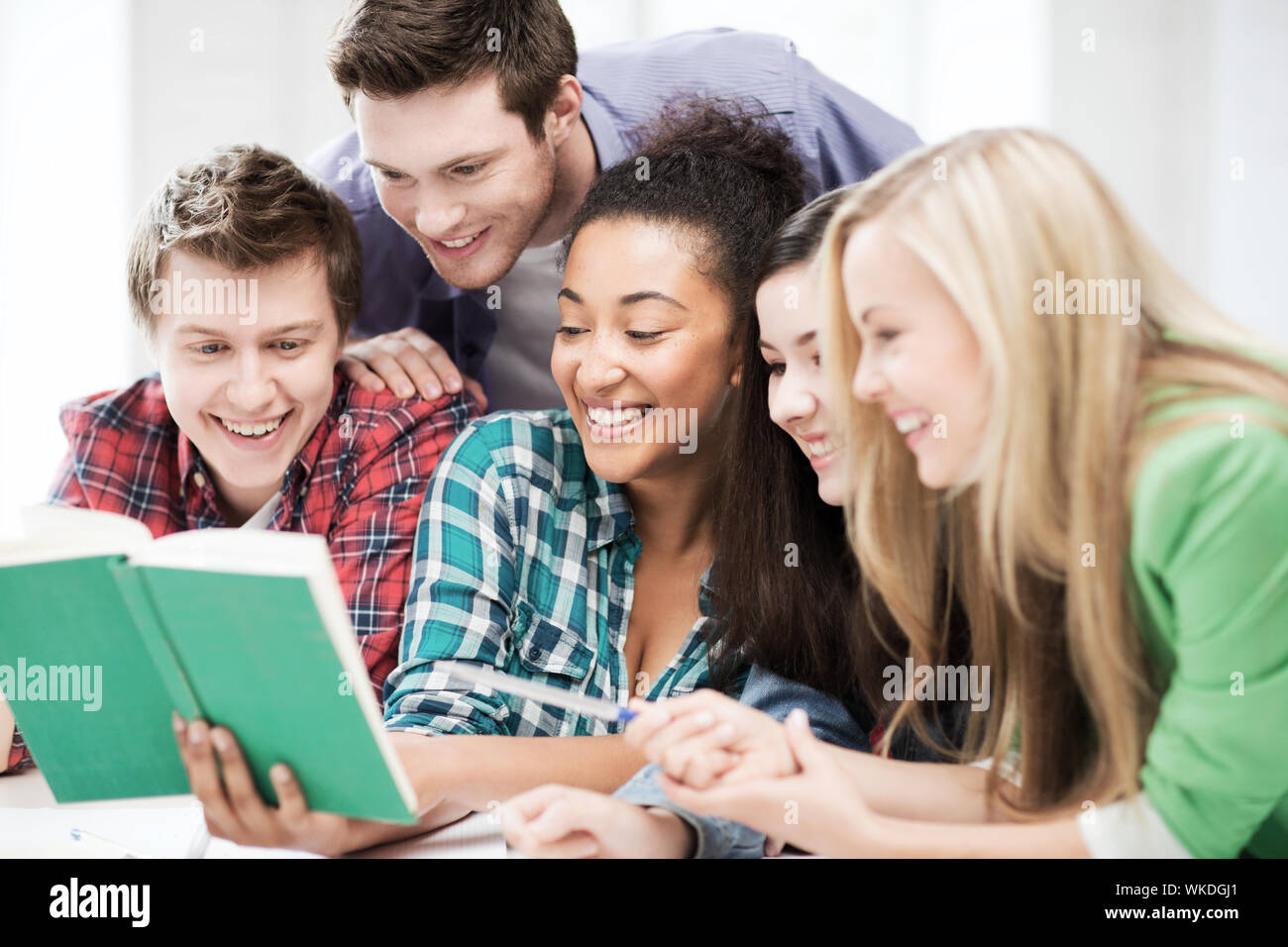students reading book at school Stock Photo - Alamy