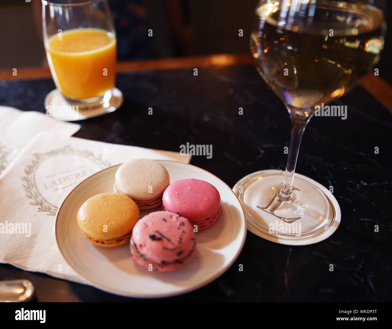 Paris. 3rd Sep, 2019. Photo taken on Sept. 3, 2019 shows macarons at a ...