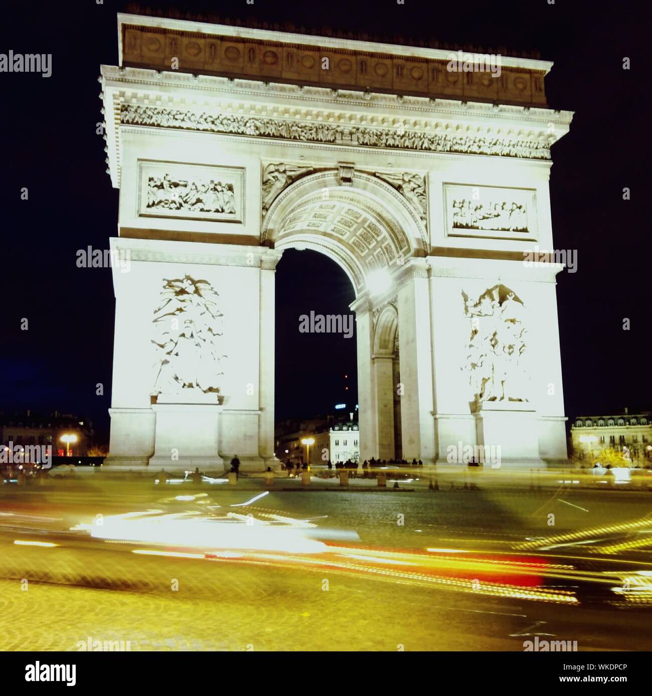 The arc de triomphe at night hi-res stock photography and images - Alamy