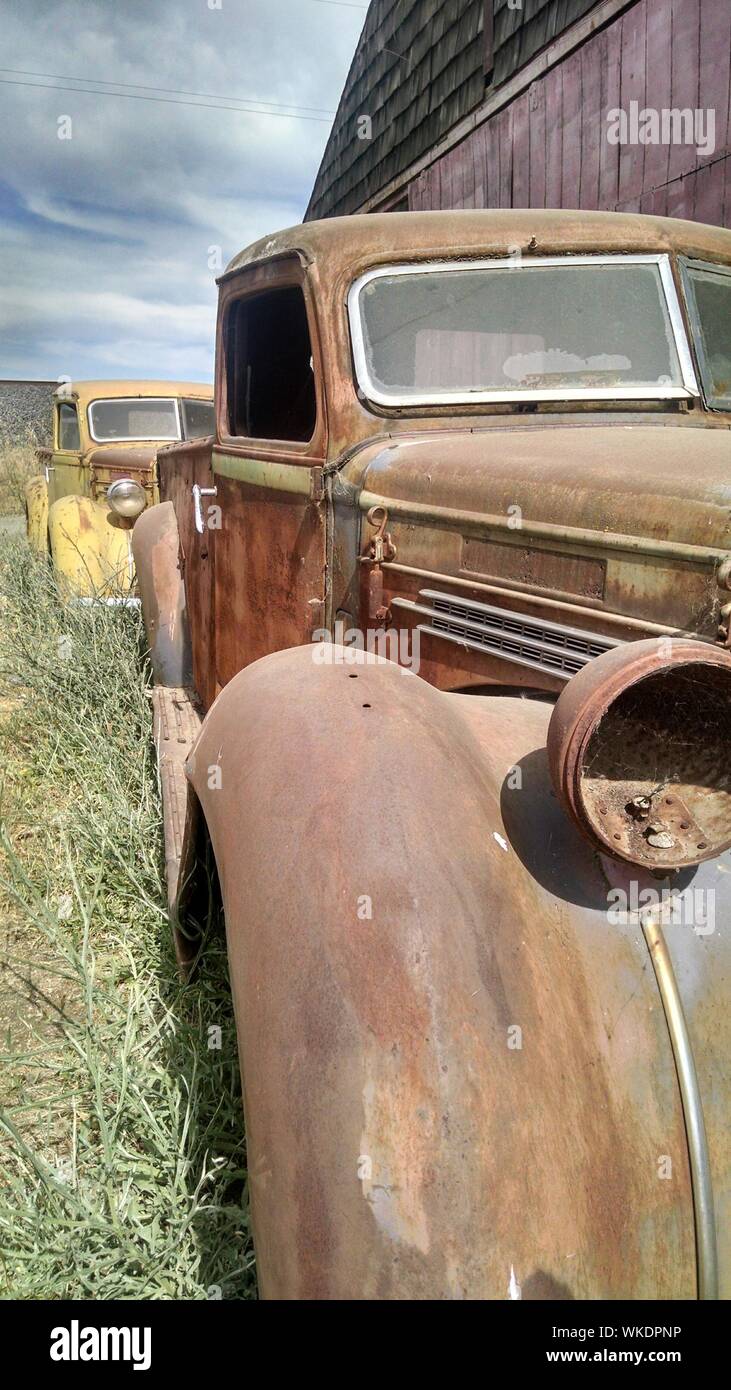 Rusty cars hi-res stock photography and images - Alamy