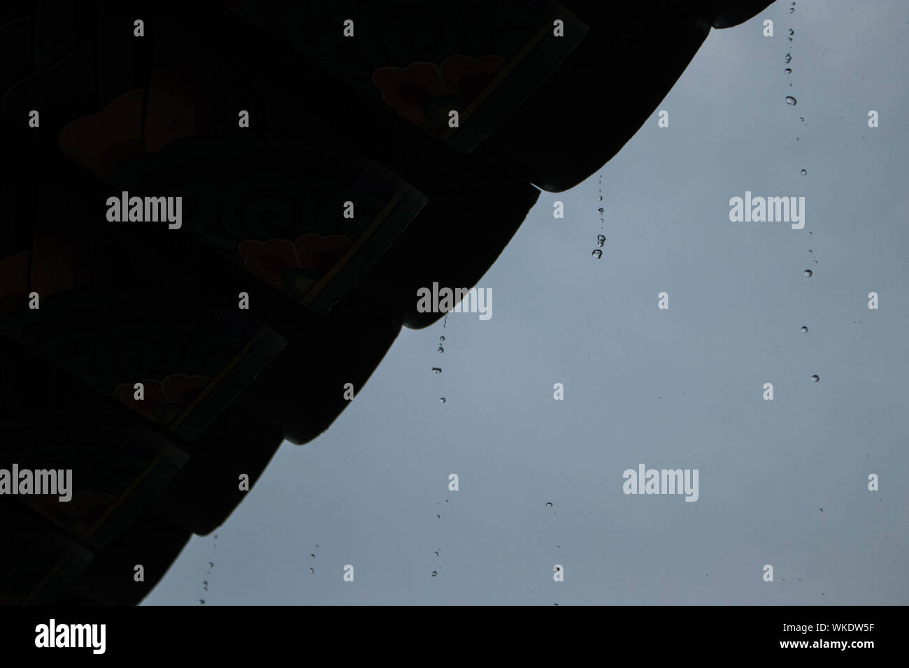 Falling from roof hi-res stock photography and images - Alamy