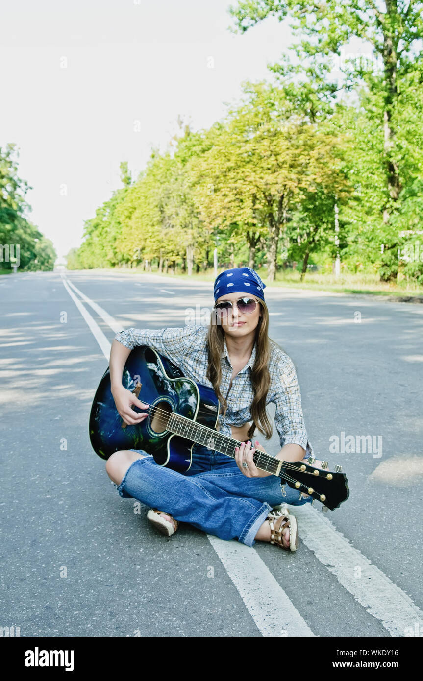 Woman guitarist road hi-res stock photography and images - Alamy