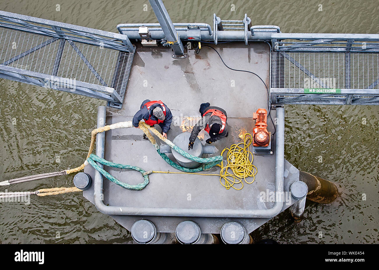 Tying On Ship High Resolution Stock Photography and Images - Alamy