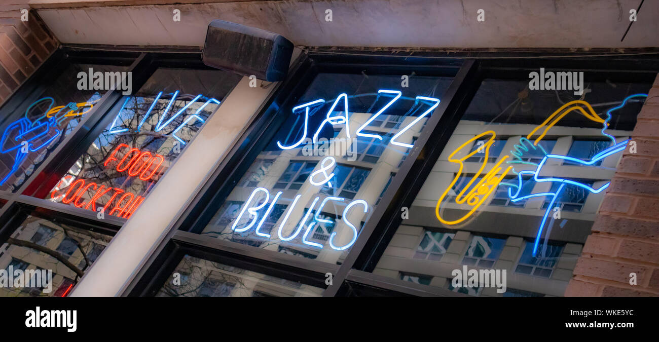 Illinois chicago neon sign bar hi-res stock photography and images - Alamy