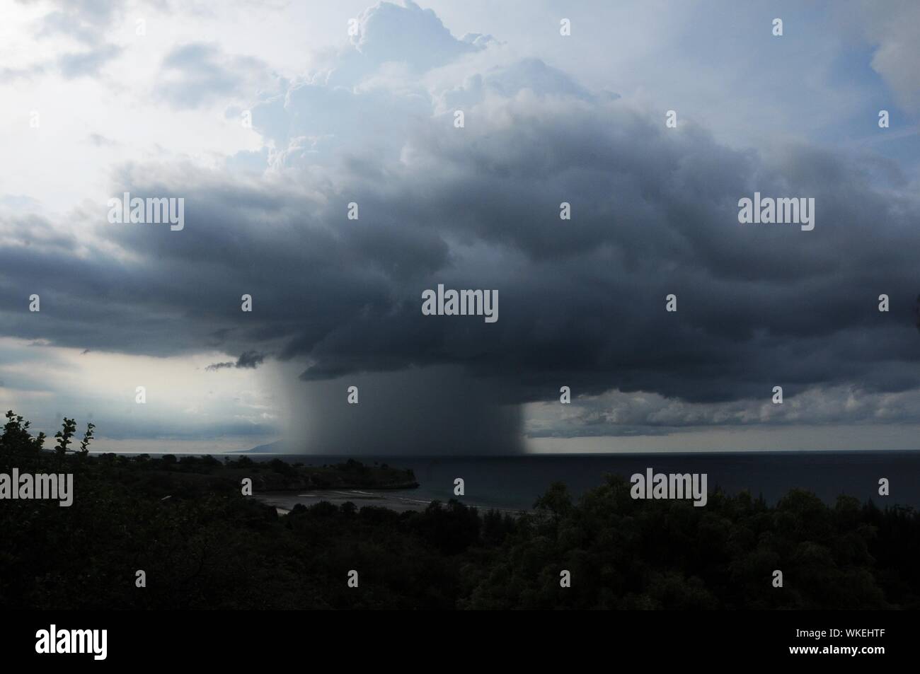 Rain at sea hi-res stock photography and images - Alamy