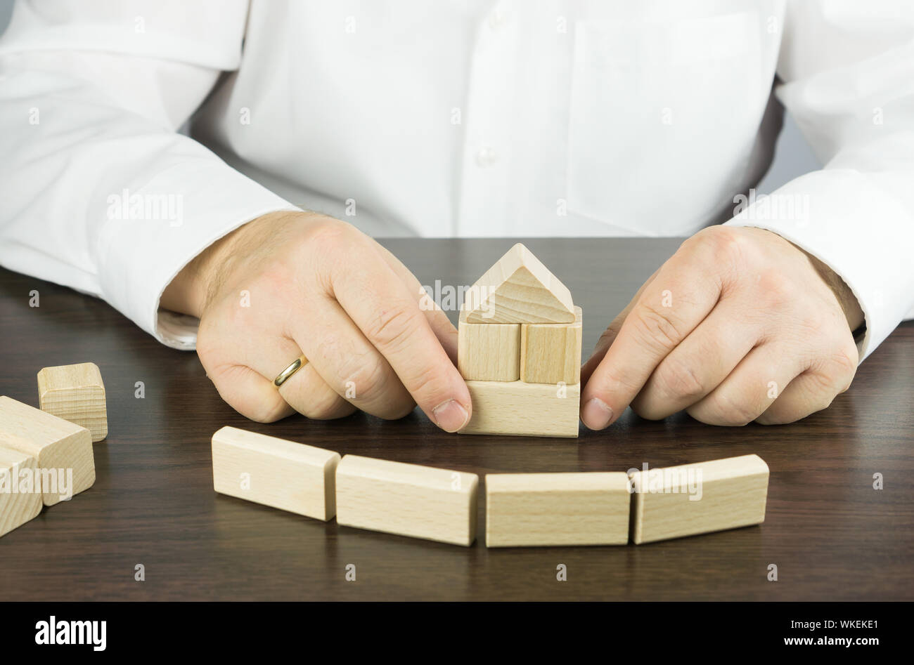 Man building table hi-res stock photography and images - Alamy