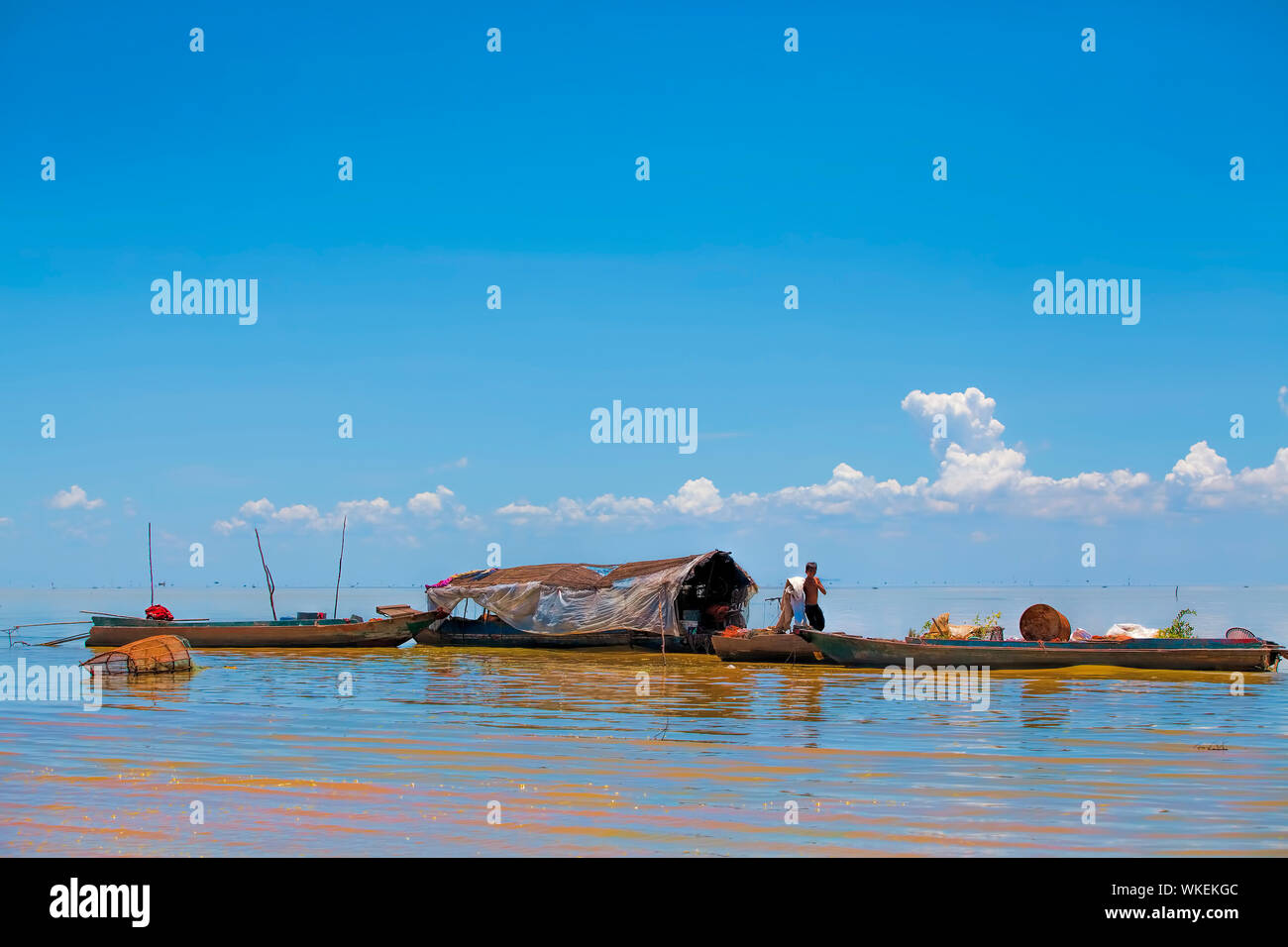 The floating village on Tonle Sap lake Stock Photo - Alamy