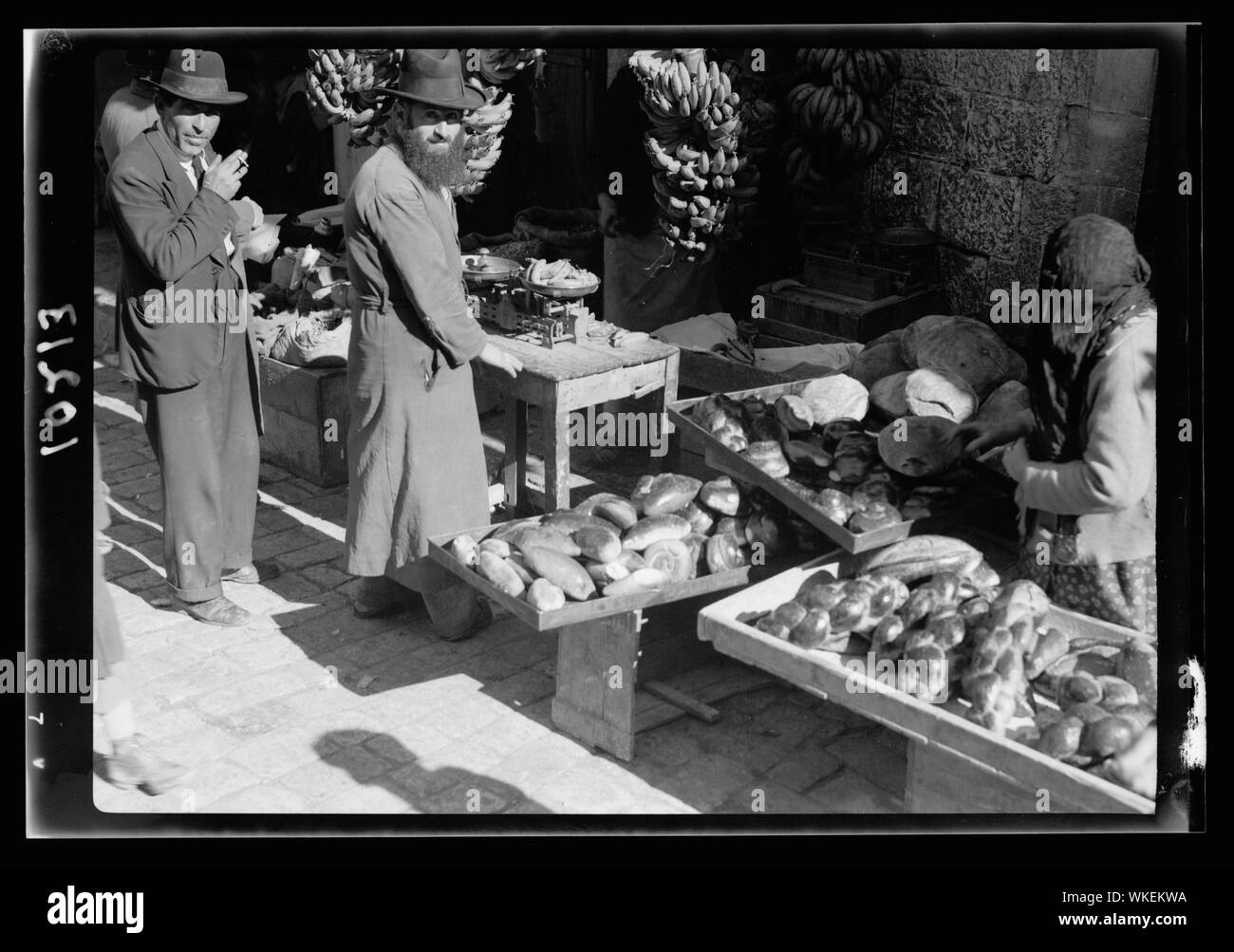 Bread stands hi-res stock photography and images - Alamy