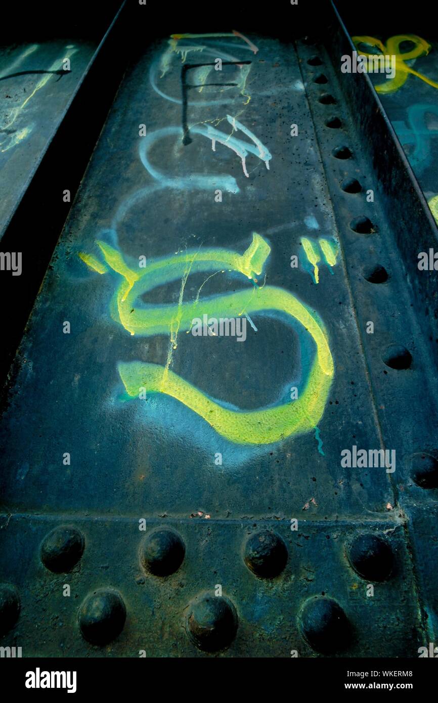 Graffiti bridge hi-res stock photography and images - Alamy