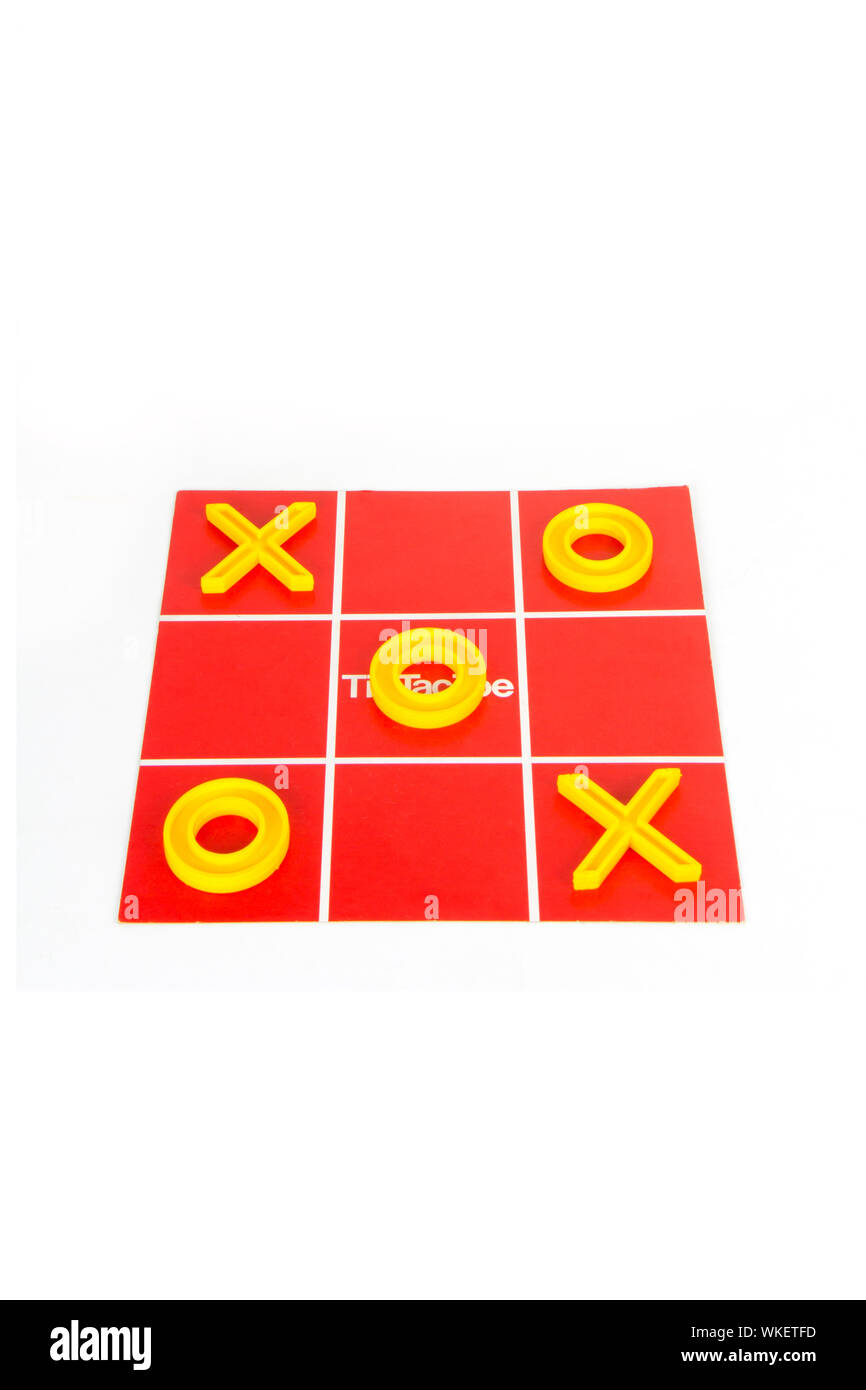 Winning row of Os in Noughts and Crosses game Stock Photo - Alamy