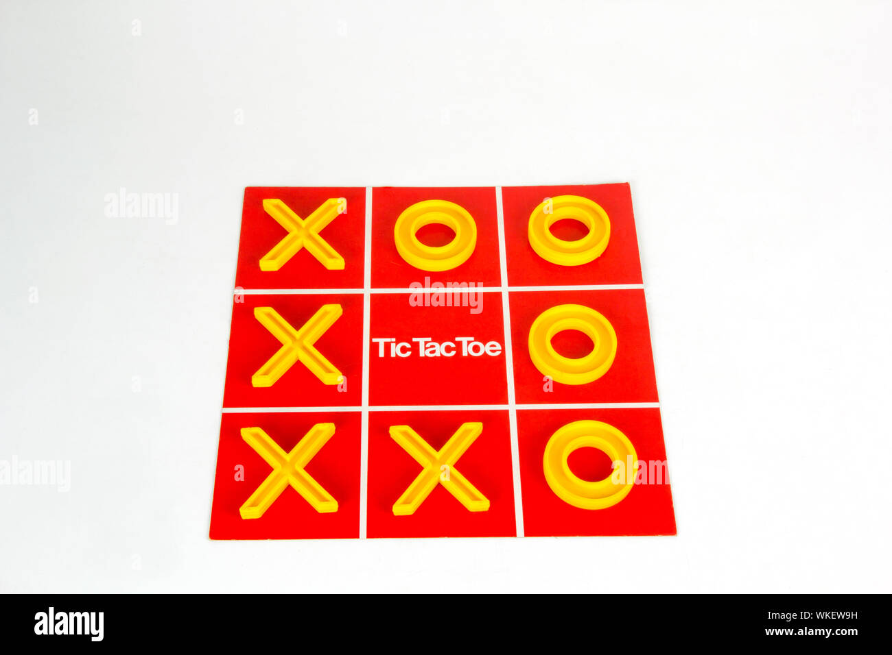 Winning row of Os and Xs in Noughts and Crosses game Stock Photo - Alamy