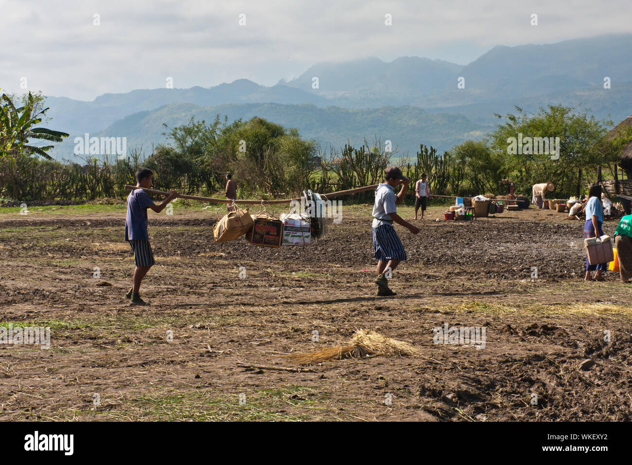 Intha family hi-res stock photography and images - Alamy