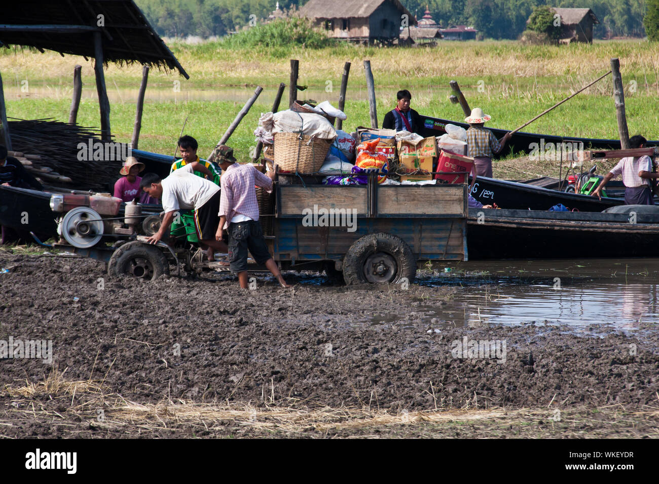 Intha people on the traditional local weekend market on the Inle Lake ...