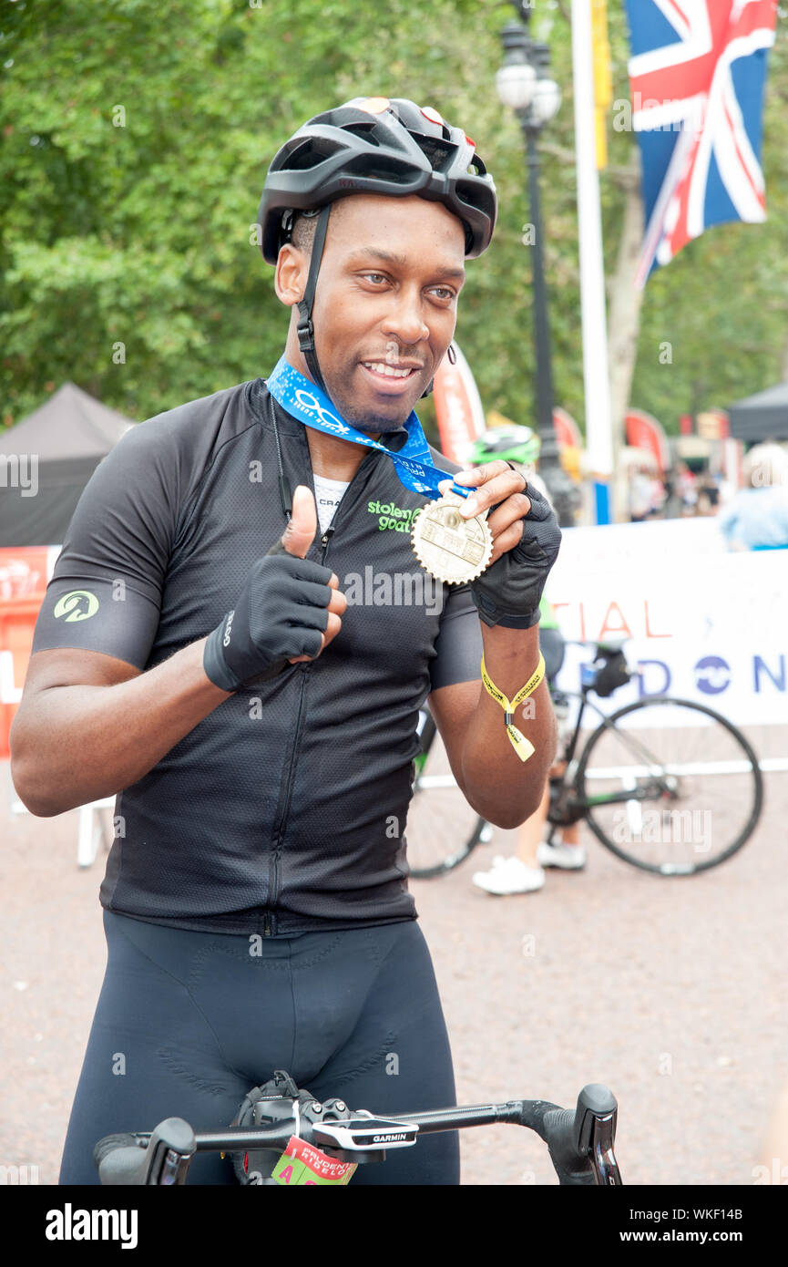 Celebrity cyclists cross the finish line on the Mall after completing ...