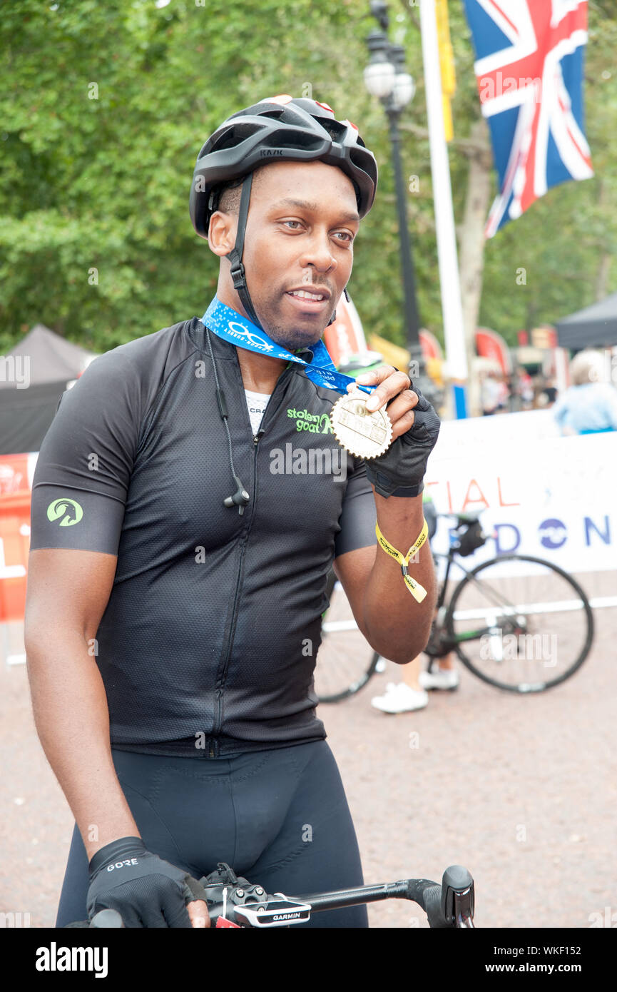Celebrity Cyclists 60 Photos - Moonagedaydream.film