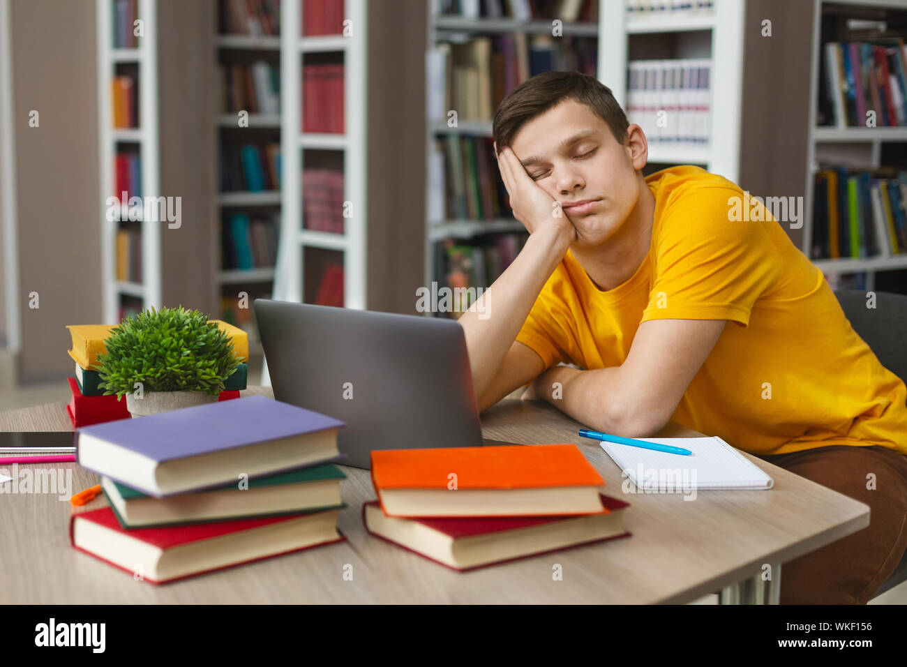 Student sleeping in library hi-res stock photography and images - Alamy