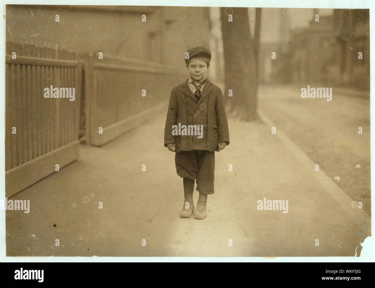 1910s newsboy hi-res stock photography and images - Alamy