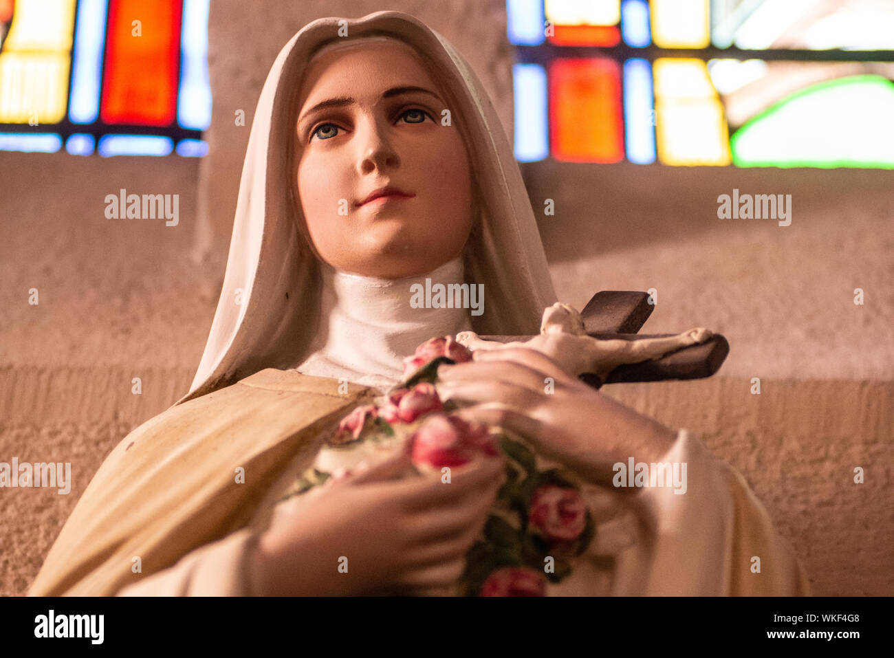 Statue vierge vierge marie hi-res stock photography and images - Alamy