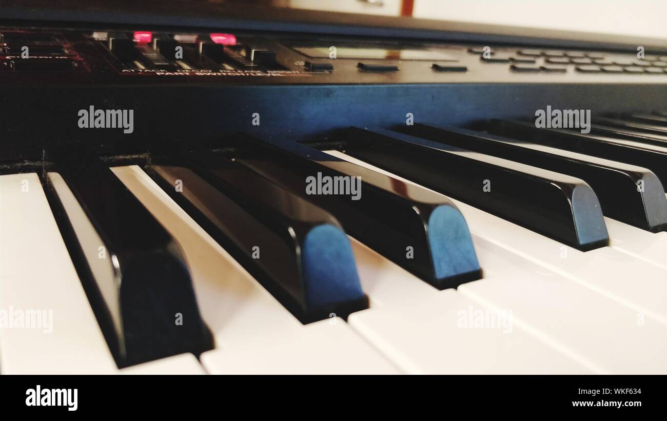 Piano side view with keys hi-res stock photography and images - Alamy