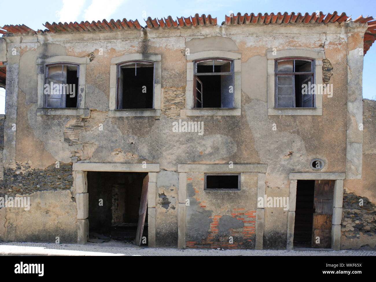 Abandoned old building without doors and windows Stock Photo - Alamy