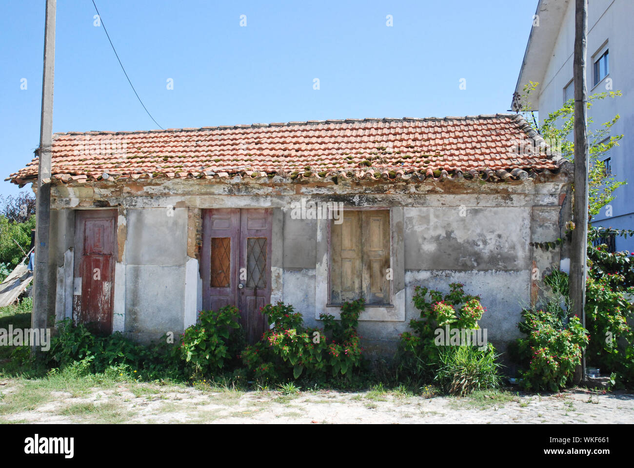 Old house facade with broken door and windows Stock Photo - Alamy