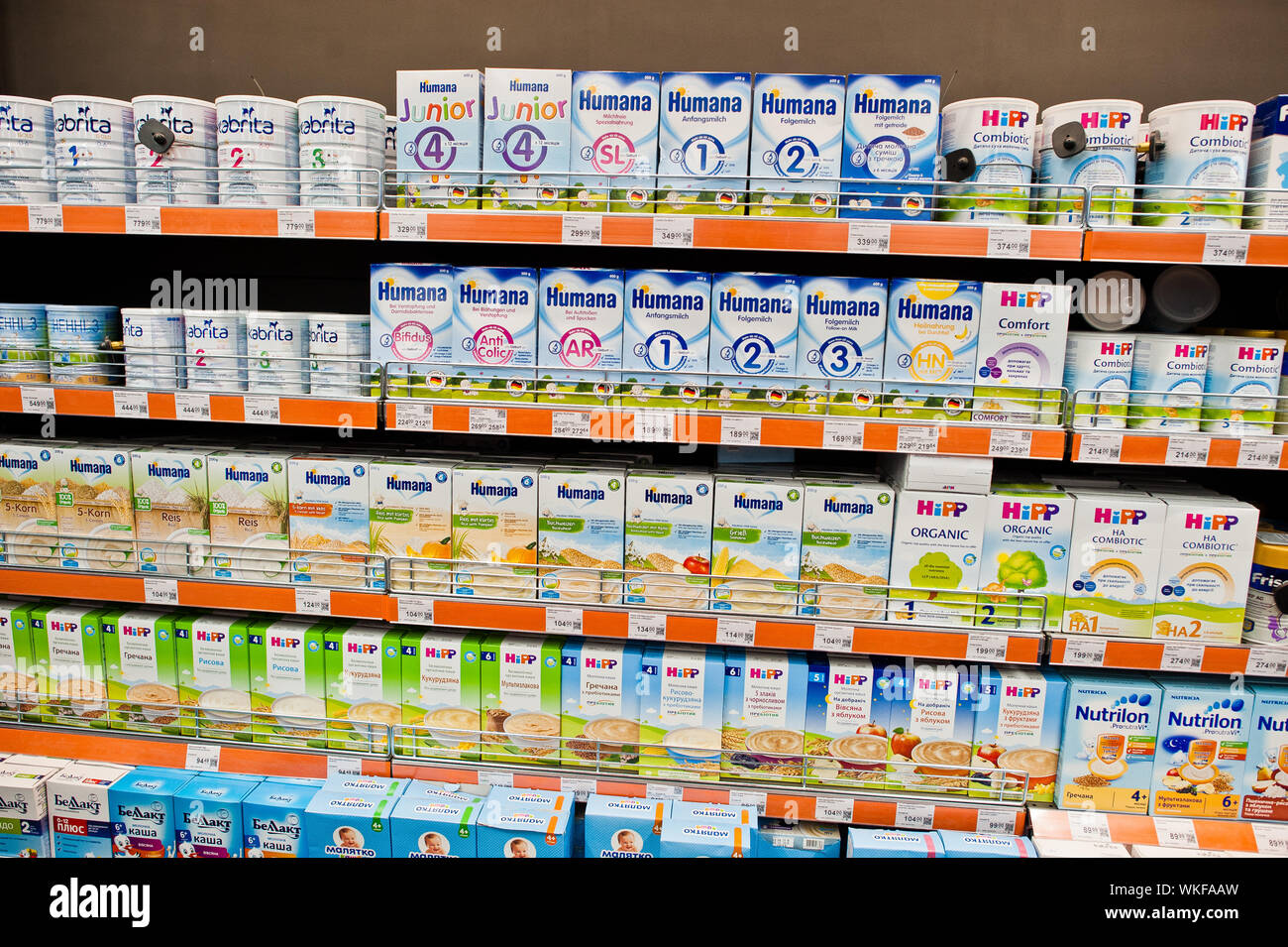 Baby formula milk on shelf hi-res stock photography and images - Alamy