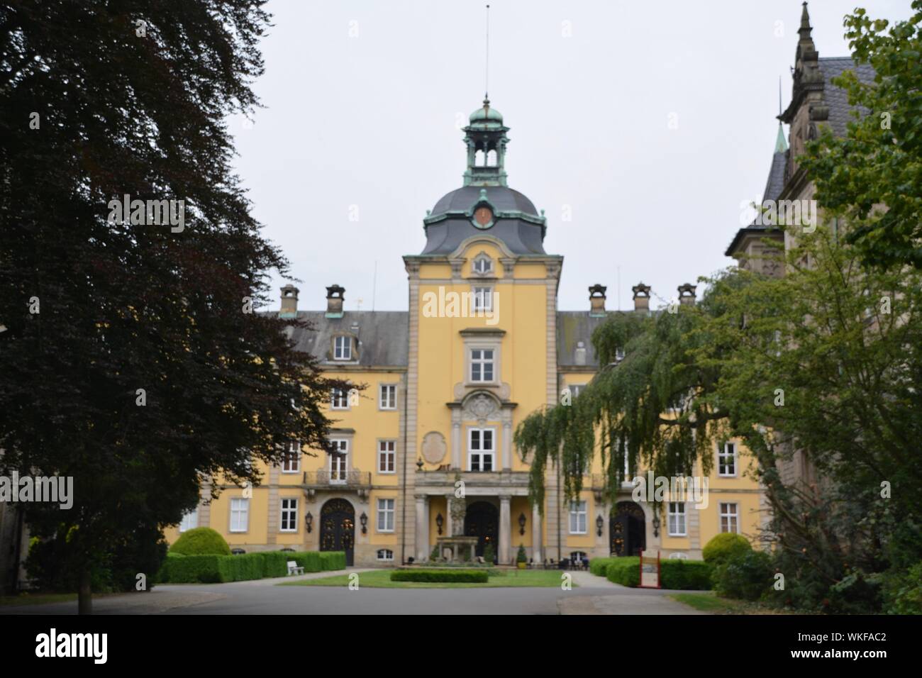 Facade entrance and courtyard hi-res stock photography and images - Alamy