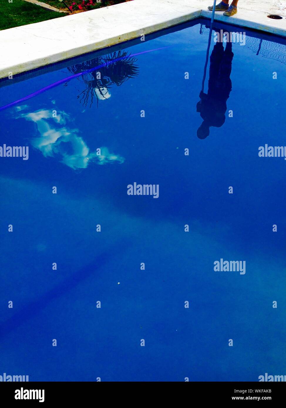 Edge reflection hi-res stock photography and images - Alamy