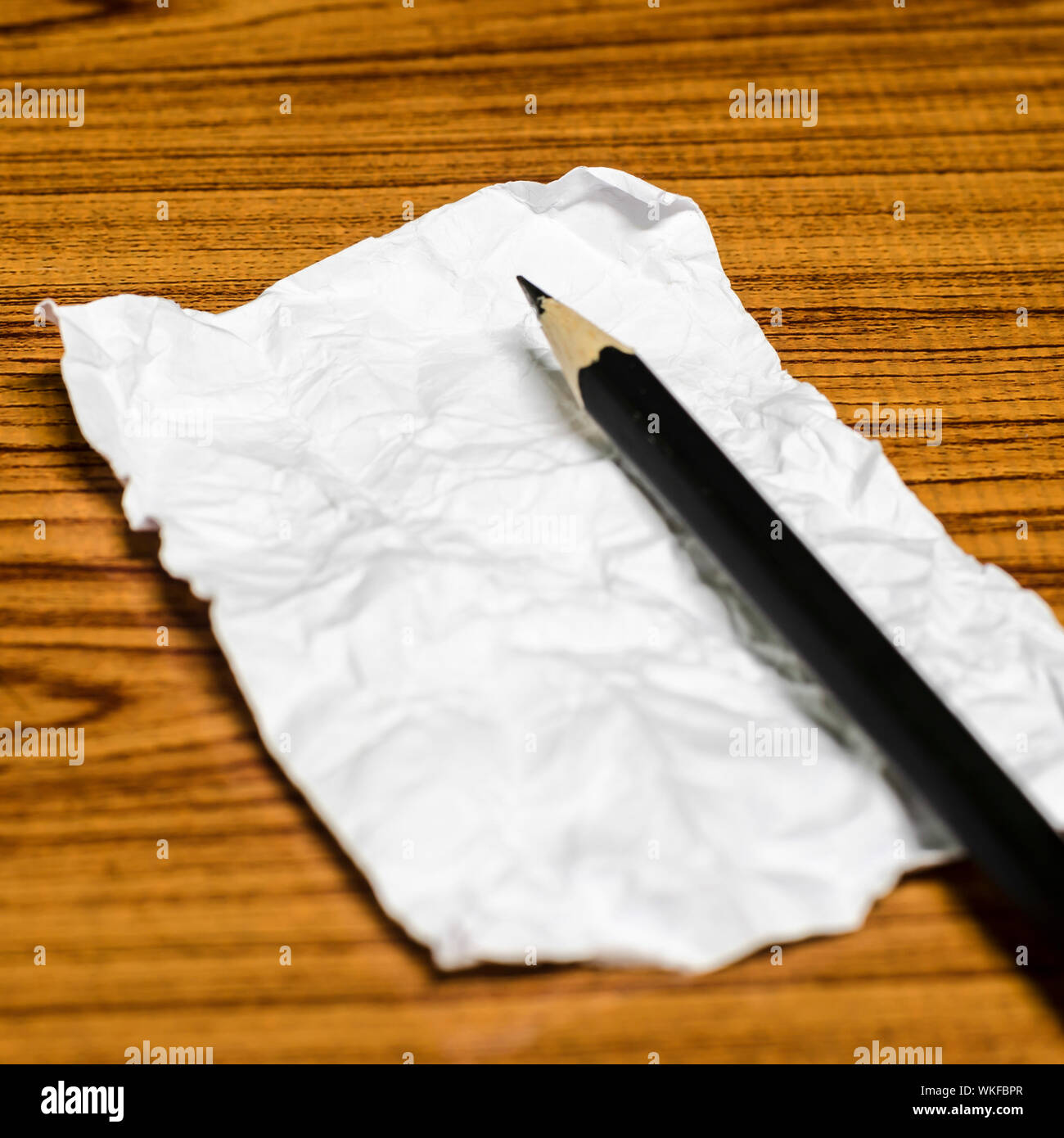 Crumble paper ball hi-res stock photography and images - Alamy