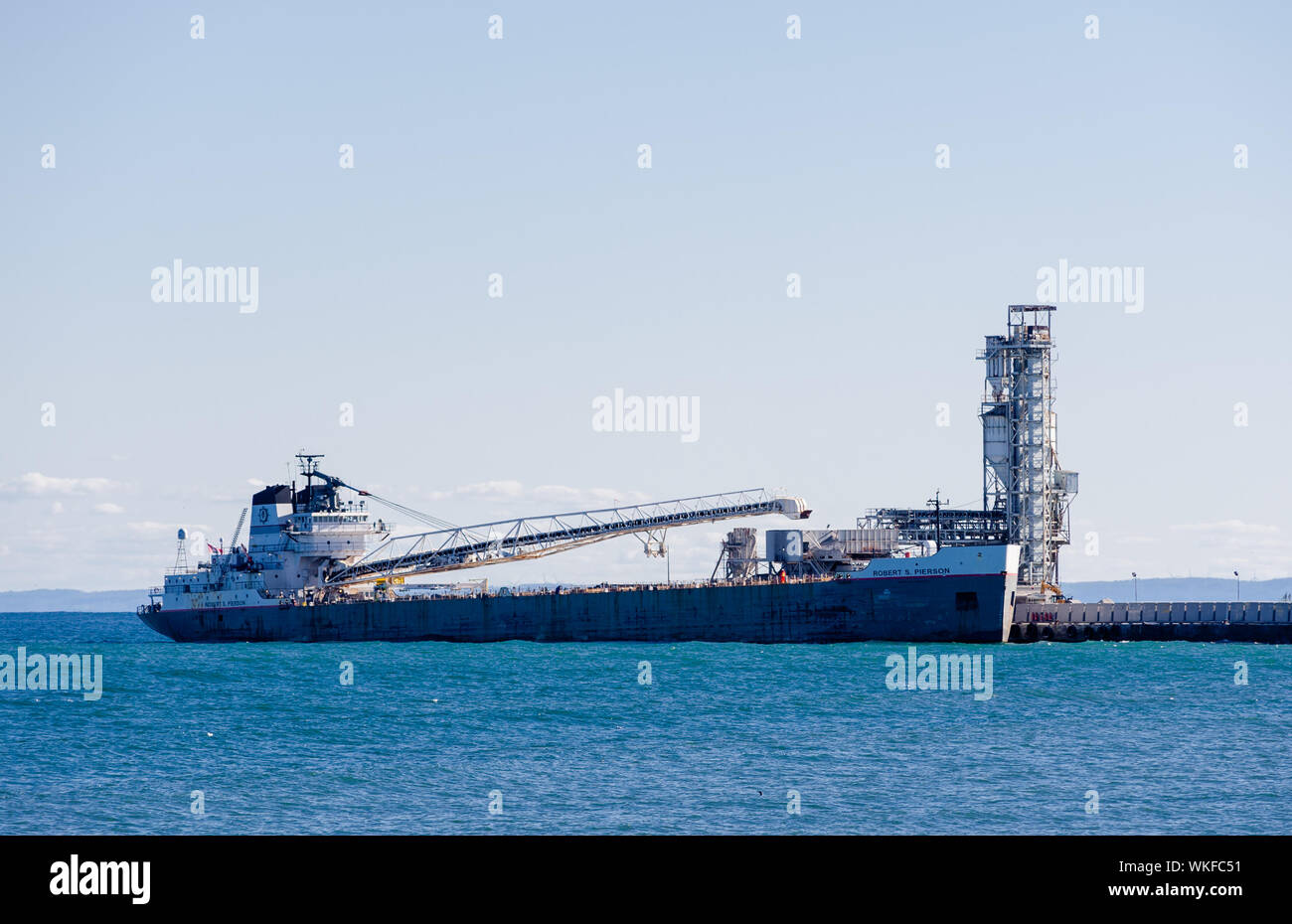 Self unloading bulk carrier hi-res stock photography and images - Alamy
