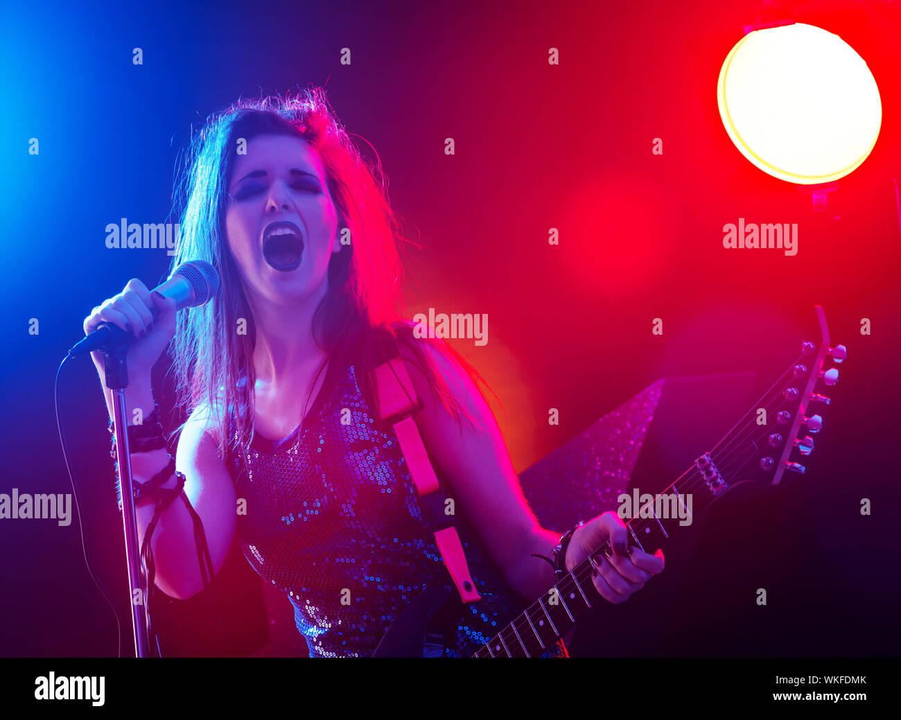 Rock star singing hi-res stock photography and images - Alamy