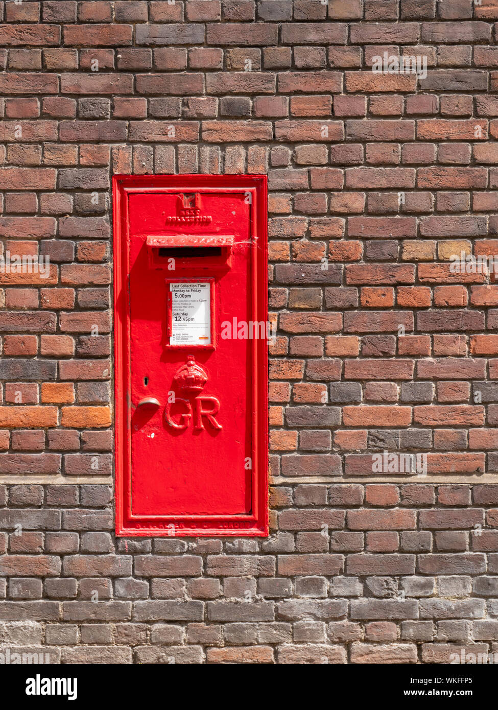Old gr post box hi-res stock photography and images - Alamy