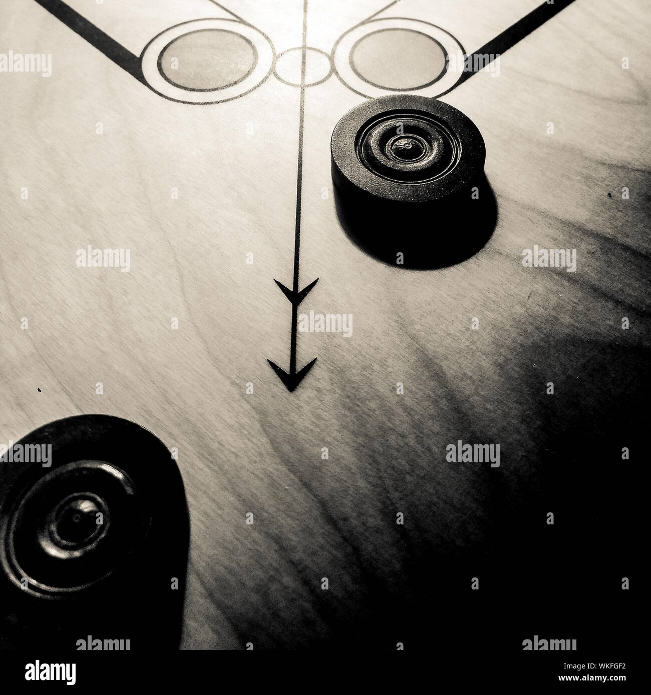 Carrom board hi-res stock photography and images - Alamy