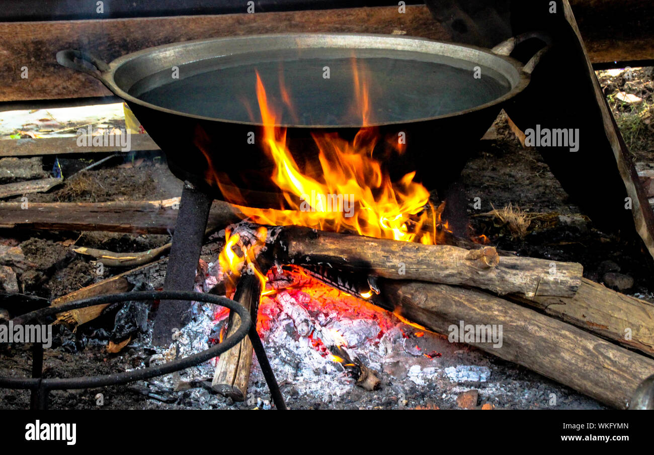 Boiling water on campfire hi-res stock photography and images - Alamy
