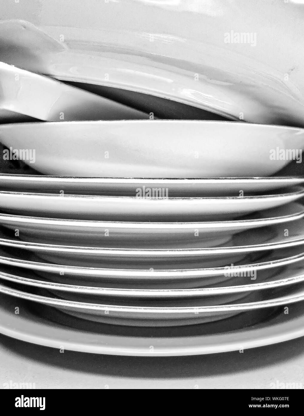 Stacked plates hi-res stock photography and images - Alamy