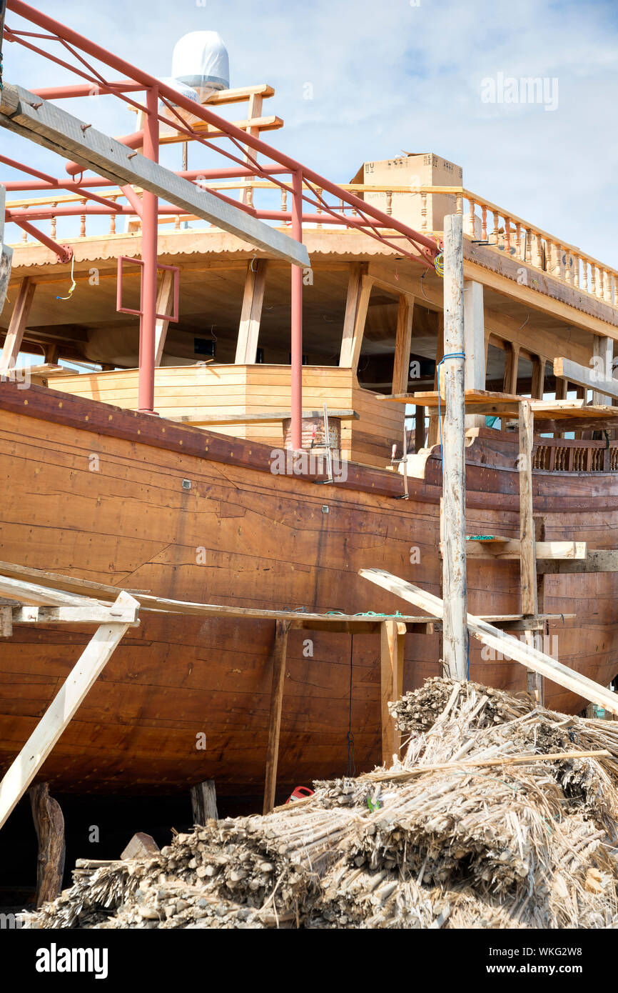 Traditional handiwork shipbuilding Sur Oman Stock Photo - Alamy