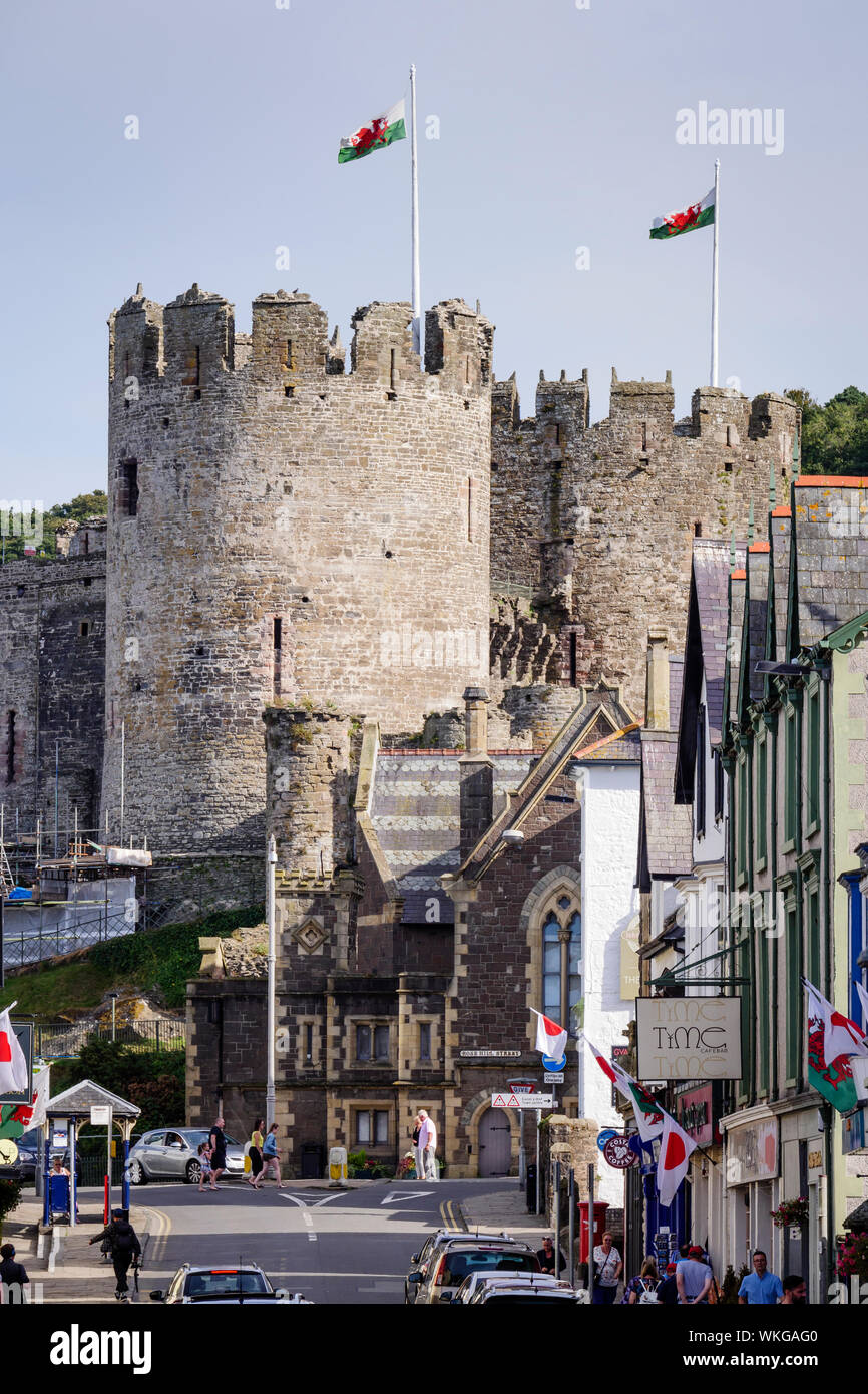 Conwy castle and street scene hi-res stock photography and images - Alamy