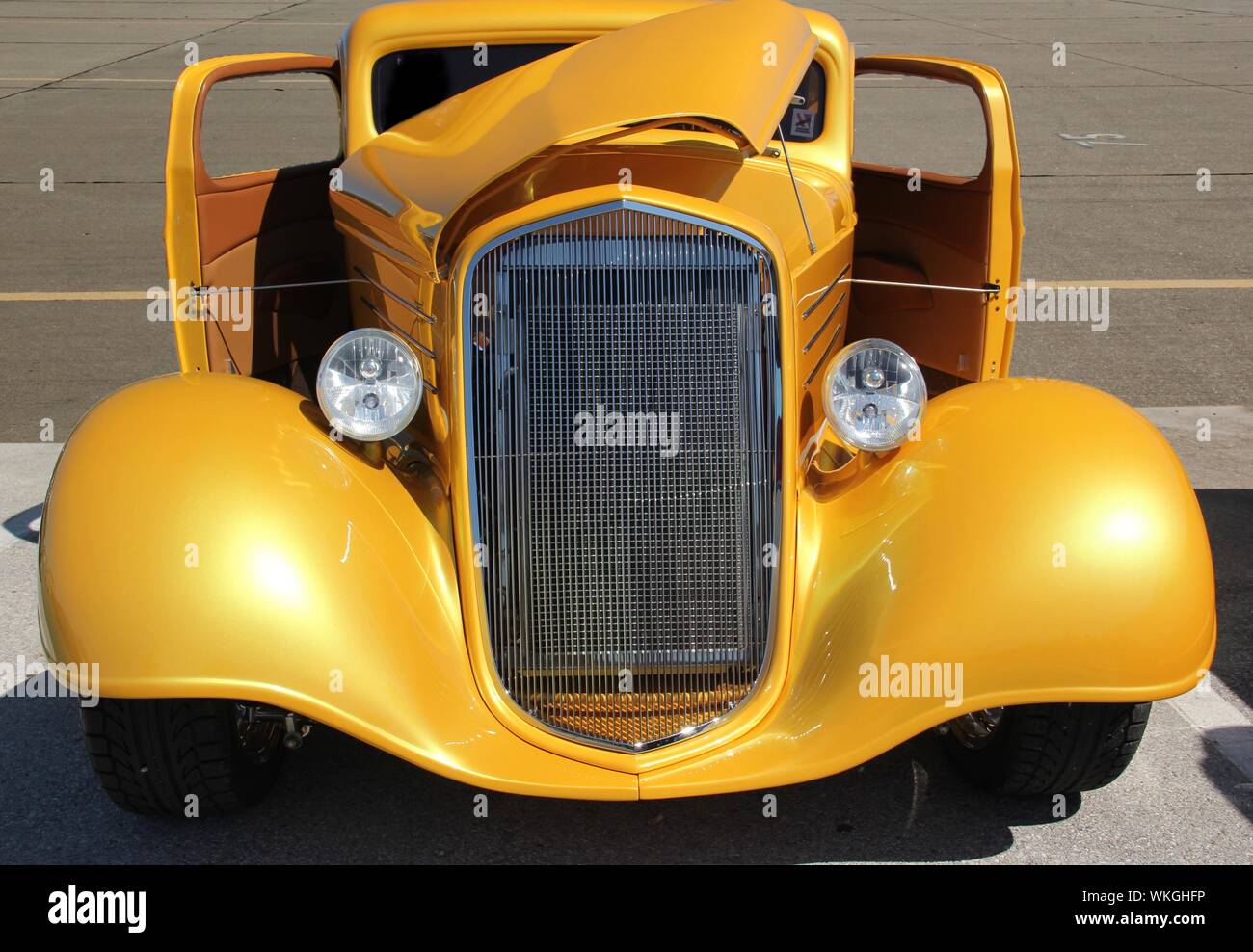 Old yellow car hi-res stock photography and images - Alamy