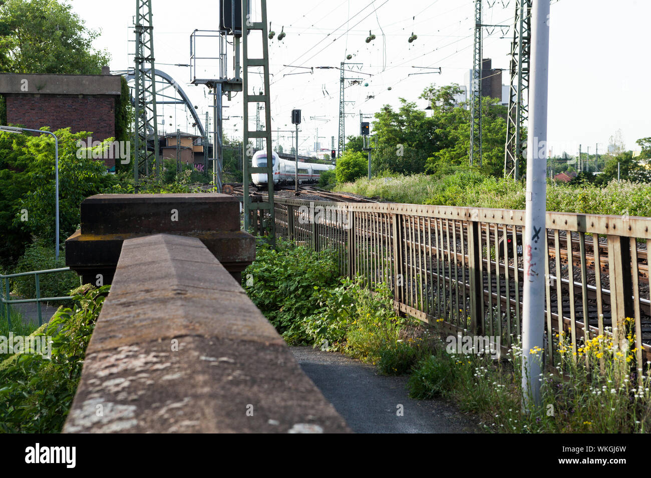 Receding railroad tracks hi-res stock photography and images - Alamy
