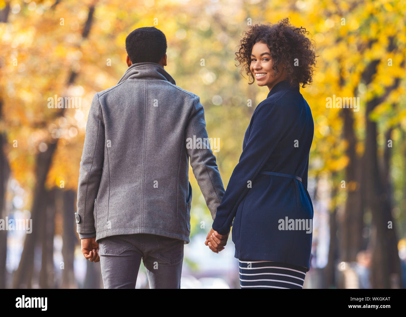 Back view couple walking arms hi-res stock photography and images - Alamy