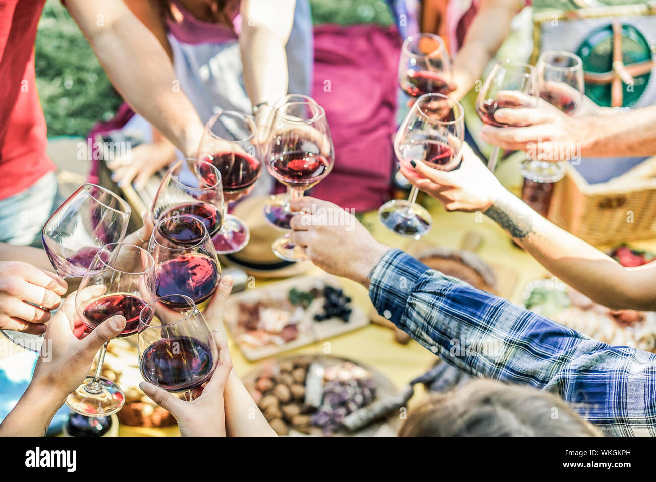 Young people cheering hi-res stock photography and images - Alamy
