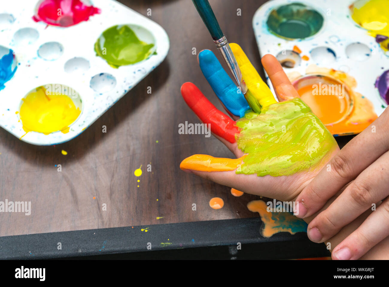 Hand painting school hi-res stock photography and images - Alamy