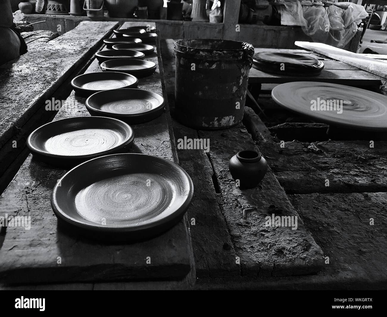Small and large plates hi-res stock photography and images - Alamy