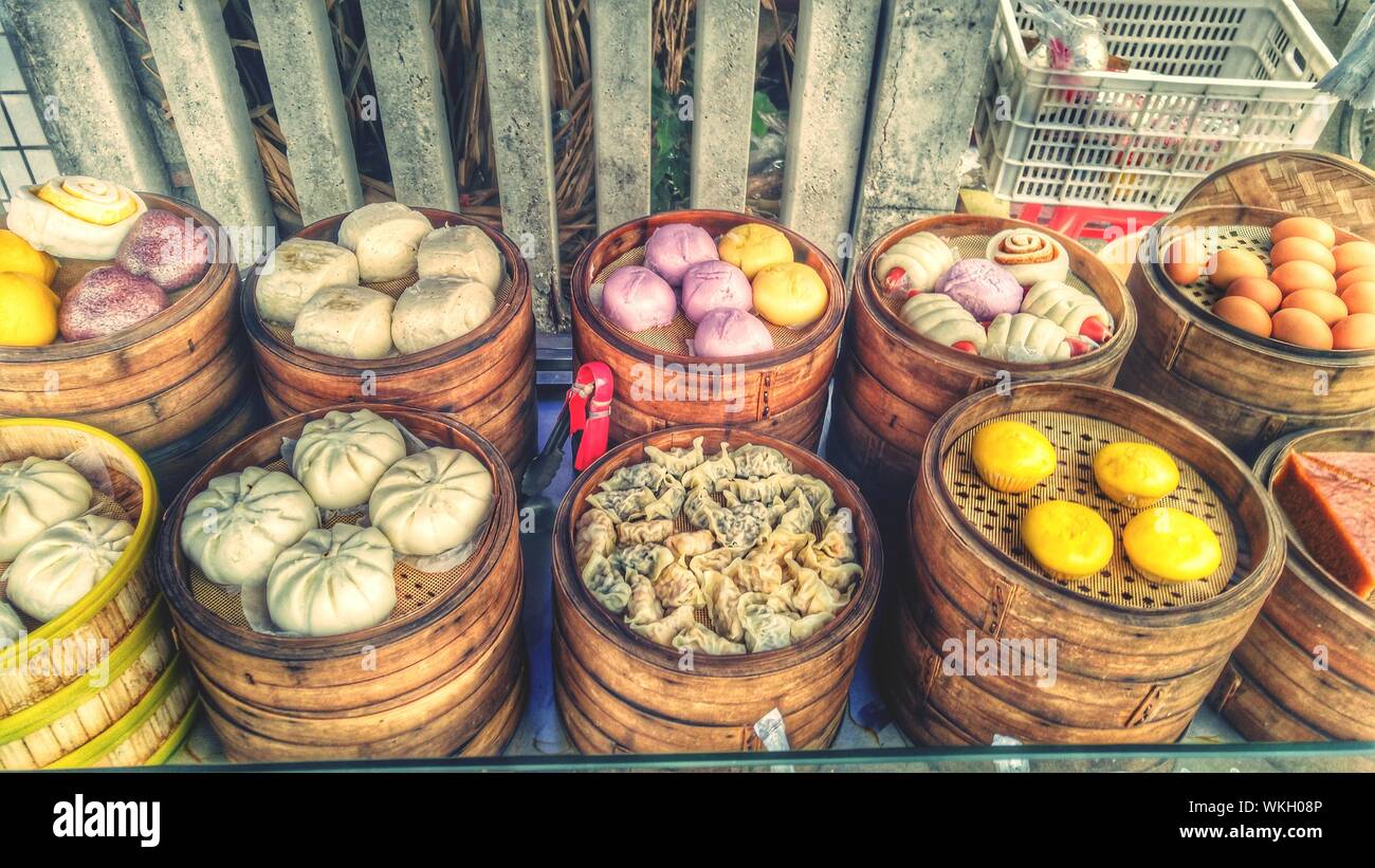 Dumpling stall hi-res stock photography and images - Alamy