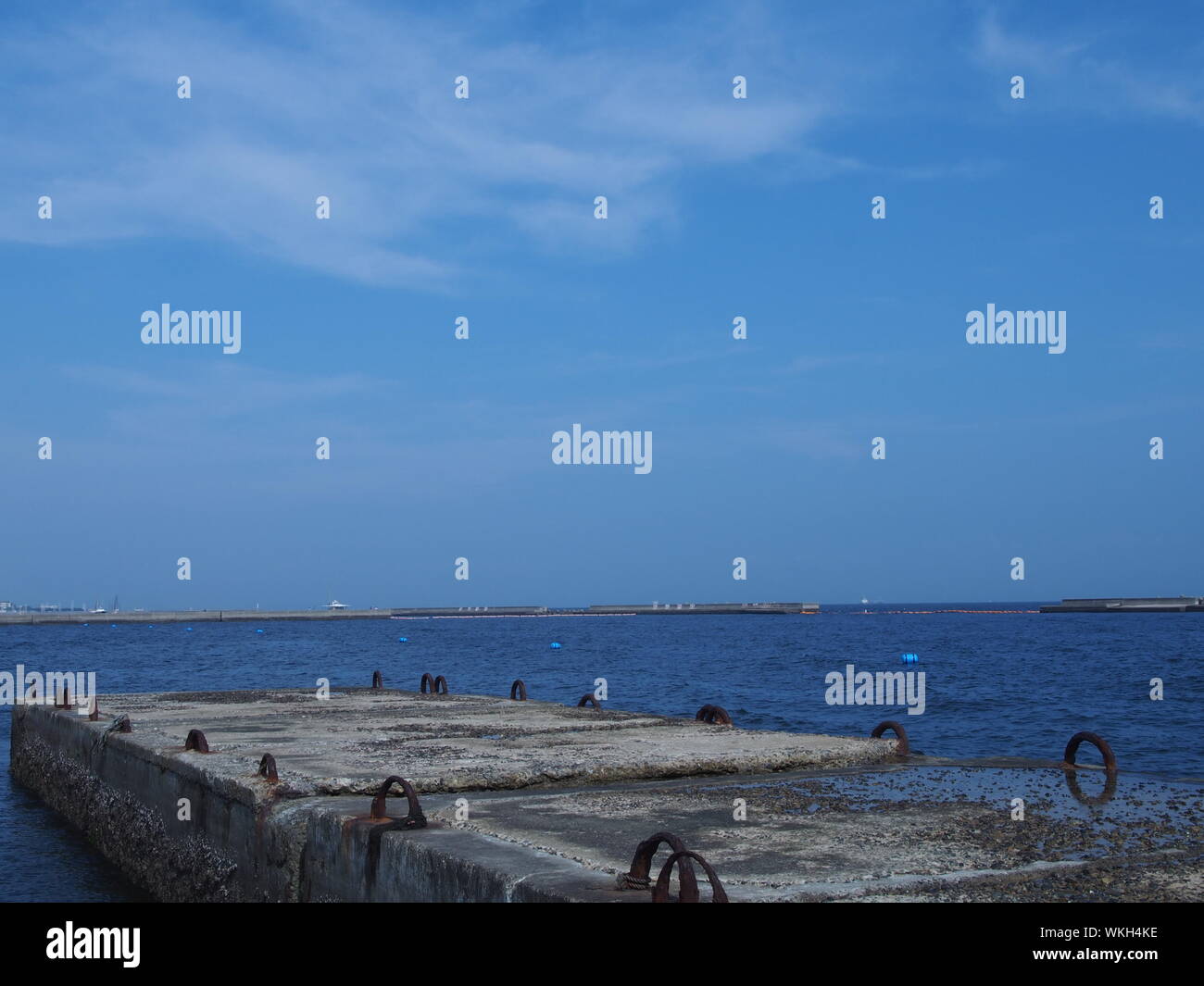 Jetty concrete hi-res stock photography and images - Alamy
