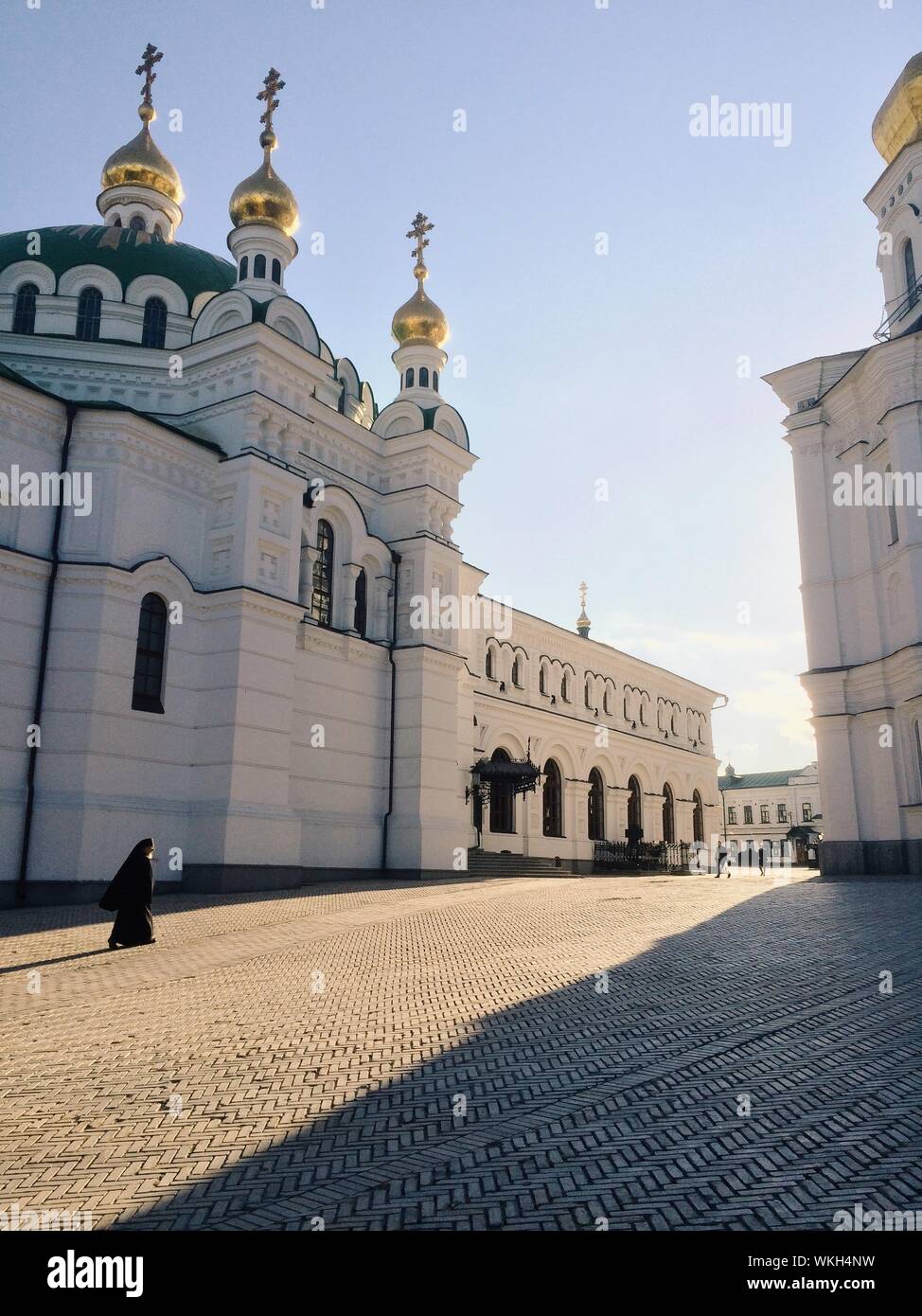 Cobblestone church hi-res stock photography and images - Alamy