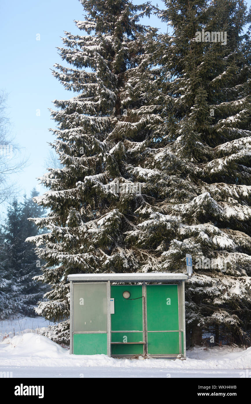 Bus stop in winter environment Stock Photo - Alamy